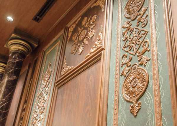 - Gaudi Decor